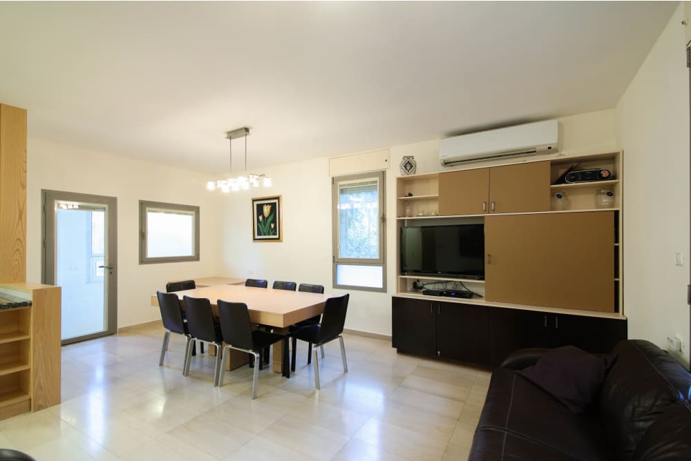 4 Bedroom Rachel Imenu - Apartment View - Rentals of Distinction