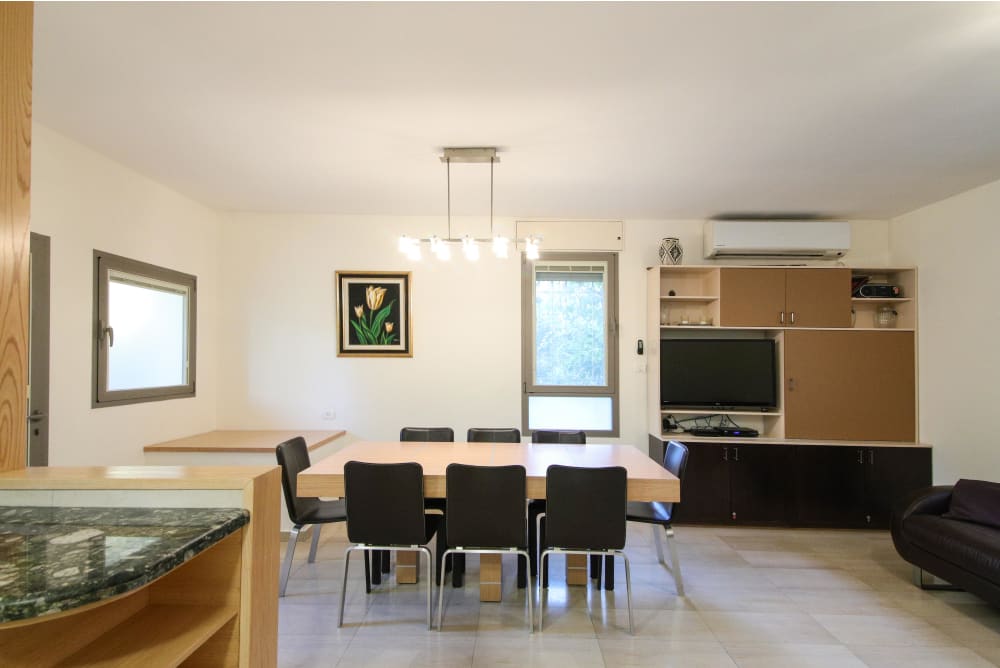 4 Bedroom Rachel Imenu - Apartment View - Rentals of Distinction